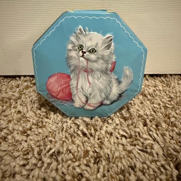Accents | Vintage Cat Tin Box With Yarn Design | Poshmark